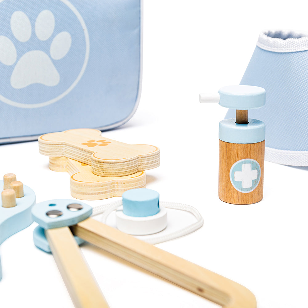 Kids Vet Set | Pretend Play | Bigjigs Toys | Over The Moon