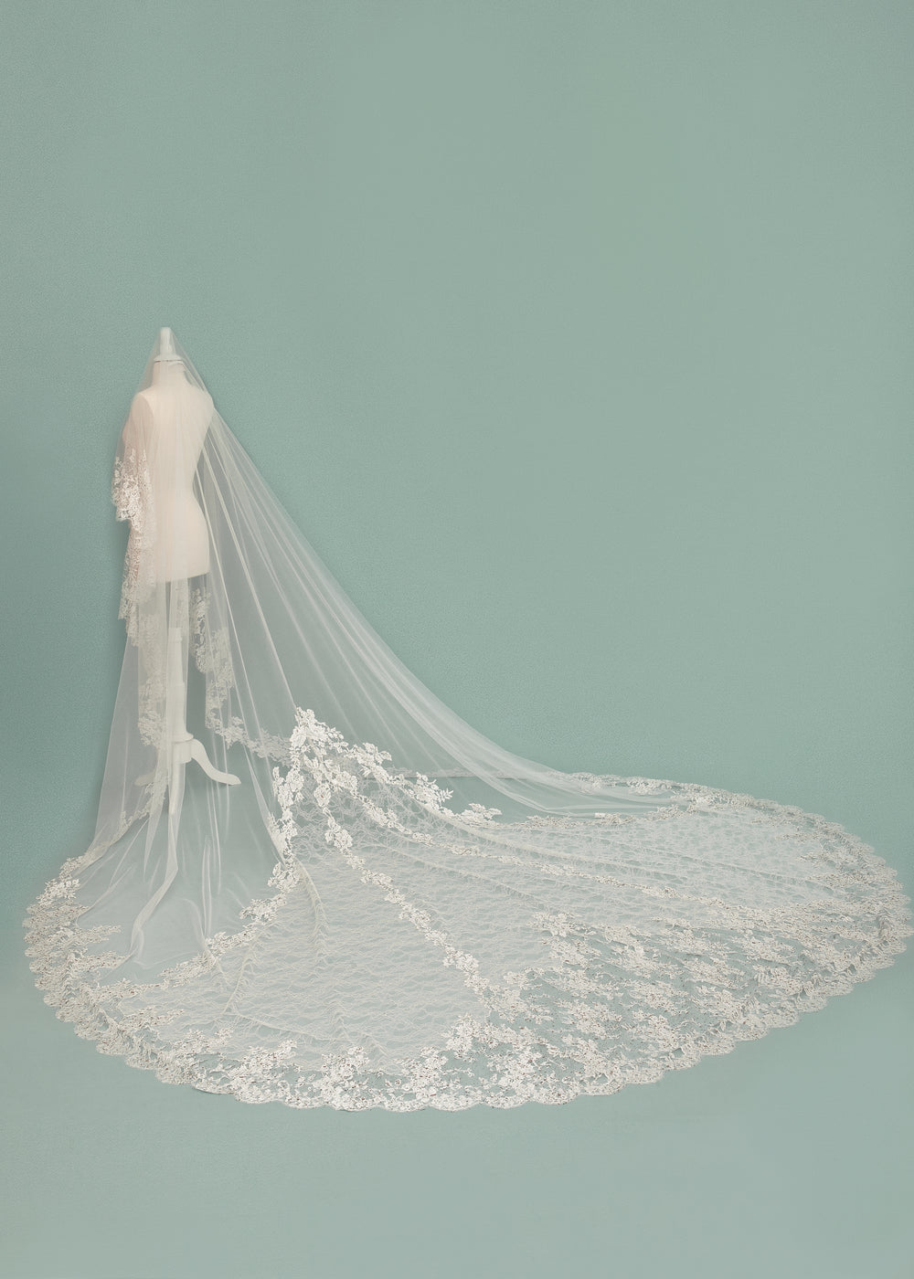 Stefania Veil | Over The Moon
